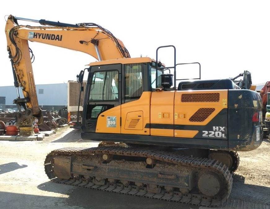 Проворный экскаватор Hyundai HX220L справляется с морозным грунтом, ТД Технокомплект 🦈 avtoshark.com